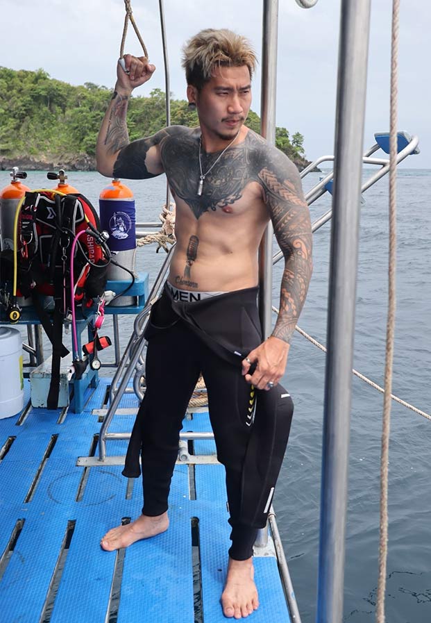 พ่อค้าหุ่นแซ่บ!! Chonsorn Damrong พ่อค้าทุเรียนสุดแซ่บ ดีกรีนายแบบคนดังพัทยา - แมงเมาท์มอย สื่อ ...