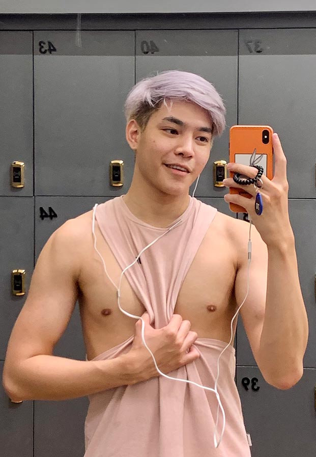 หนุ่มหุ่นแซ่บ!! ฟลุ๊ค FOXY.OX ซิกแพคน่าลูบ ดีกรีเมคอัพอาร์ติสเมืองไทย