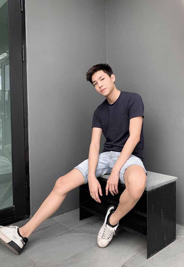 หนุ่มหุ่นแซ่บ!! ฟลุ๊ค FOXY.OX ซิกแพคน่าลูบ ดีกรีเมคอัพอาร์ติสเมืองไทย