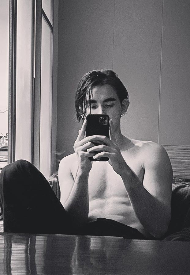 ประวัติ !! นักแสดงหนุ่มหล่อ น้องเดรก สัตบุตร ลูกครึ่งไทย-อเมริกัน