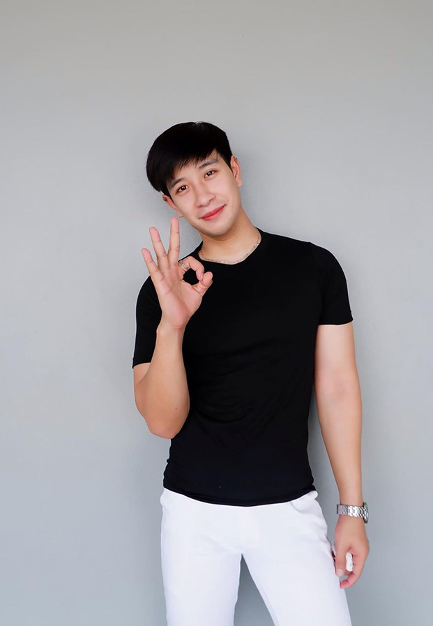 ดีทุกมุม!! มาร์ค ฤทธิเกียรติ หนุ่มหล่อทรงเสน่ห์ ขาวออร่าหุ่นแซ่บ