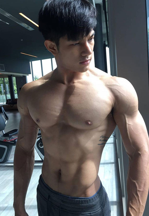 แน่นไปหมด!! แมน ธนสาร นายแบบหนุ่มหล่อหุ่นน่าขยี้ งานดีเกินปุยมุ้ย