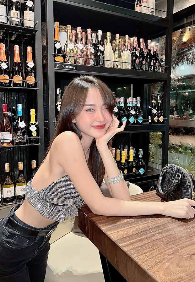 ประวัติ เอื้อย พรสวรรค์ เน็ตไอดอลสาวสุดแซ่บ ขวัญใจบนโลกออนไลน์