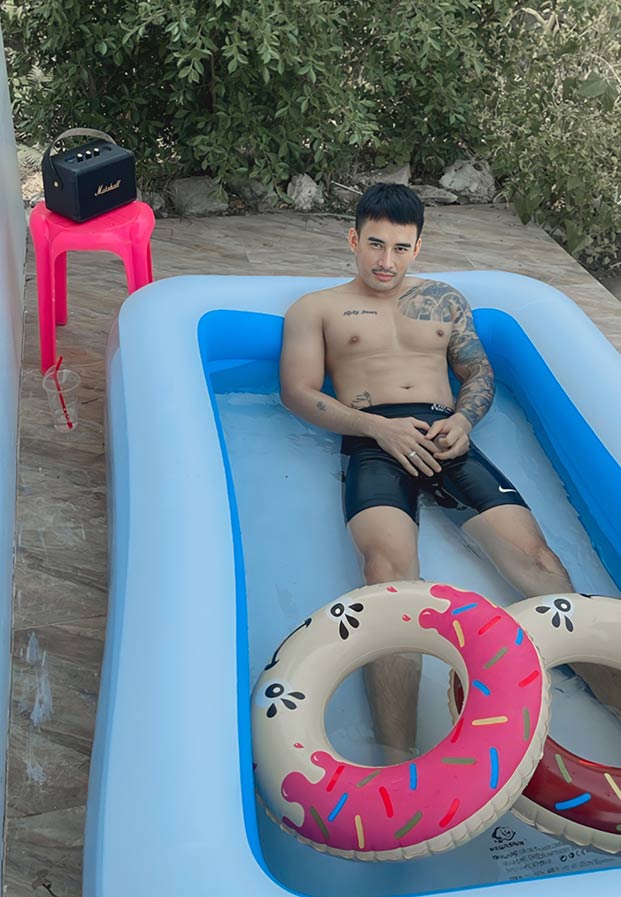 ซ่อนรูปมาก!! Narubert Chaudon หนุ่มหล่อรอยสักเท่ พกอนาคอนด้าเต็มเป้า