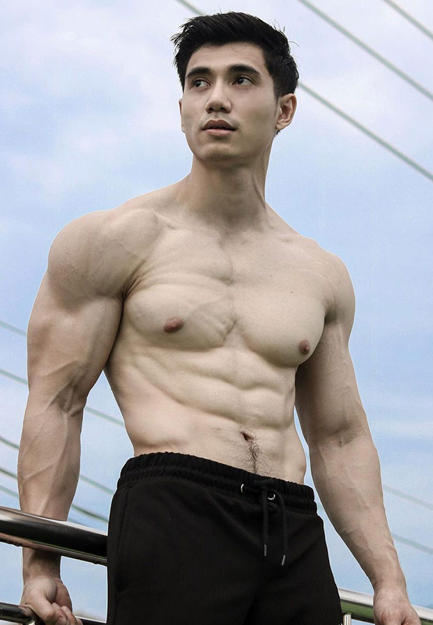กล้ามแน่นมาก!! เพียว พีระวัฒน์ นายแบบหล่อละมุน ซิกแพคสุดกร้าวใจ
