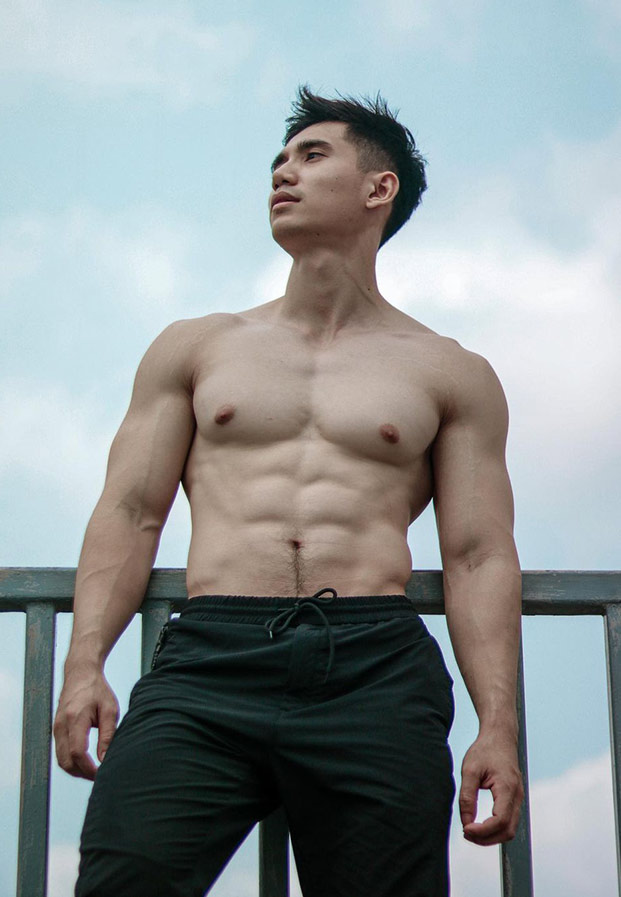 กล้ามแน่นมาก!! เพียว พีระวัฒน์ นายแบบหล่อละมุน ซิกแพคสุดกร้าวใจ