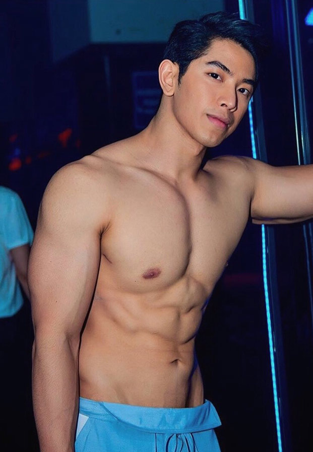 แน่นทั้งตัว!! ขวัญ ภูวเมศ นายแบบกล้ามโต พกความใหญ่ตุงเต็มตา