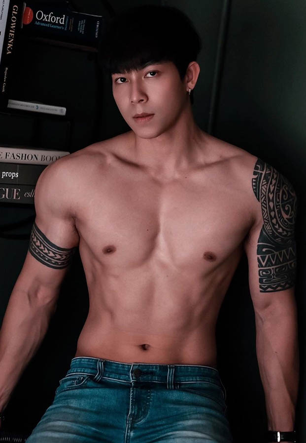 เปิดวาร์ป Waranyu Thaprasop นายแบบงานดี กล้ามโตเห็นแล้วใจละลาย