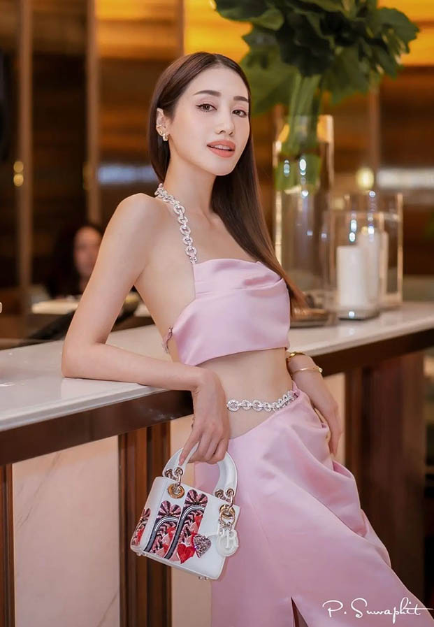 เปิดประวัติ พิม พิมประภา นักแสดงสาวสวยหุ่นแซ่บ มากความสามารถ