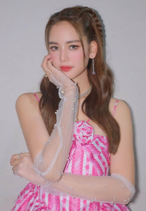 โบว์ เมลดา ประวัตินักแสดงสาวสวย หุ่นเป๊ะ ดีกรีนางเอก