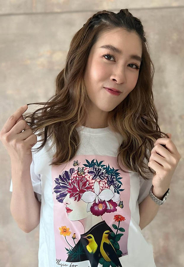 เปิดประวัติ เชียร์ ทิฆัมพร นักแสดงสาวพราวเสน่ห์ มากความสามารถ