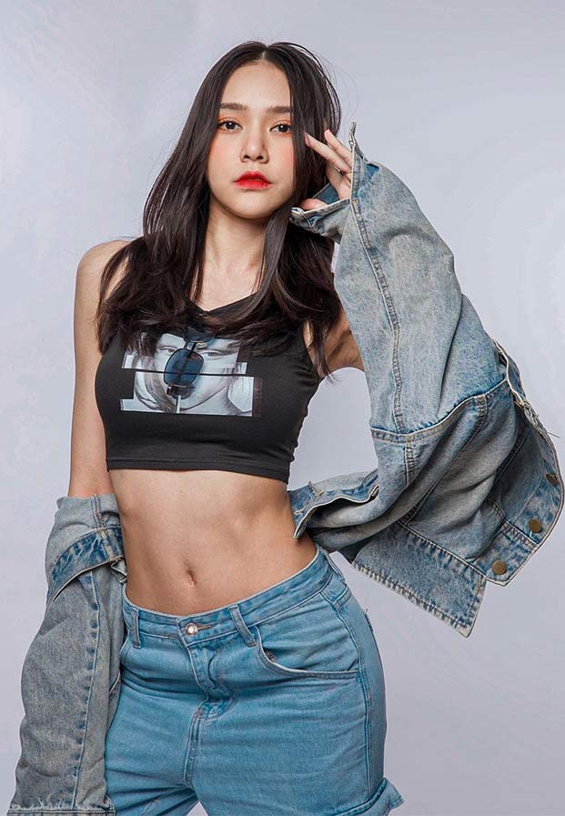 เพชรพลอย สาวสวยสุดฮอต วงการพริตตี้ แซ่บเกินต้าน