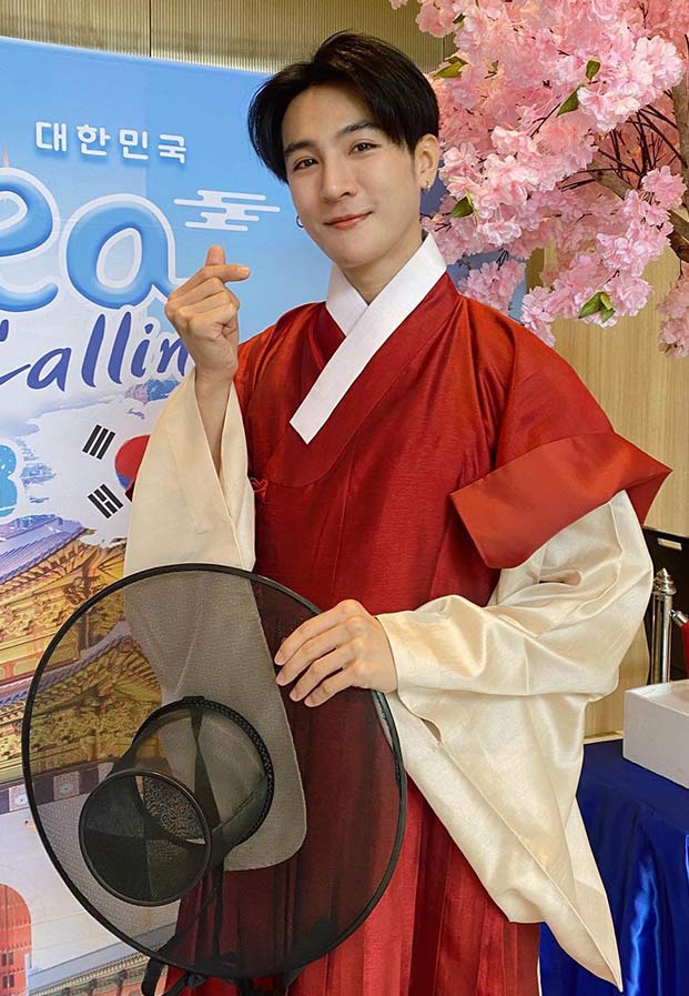 Champ Chatthong เน็ตไอดอลหนุ่มหน้าหวาน ผิวออร่าพุ่งทะลุจอ