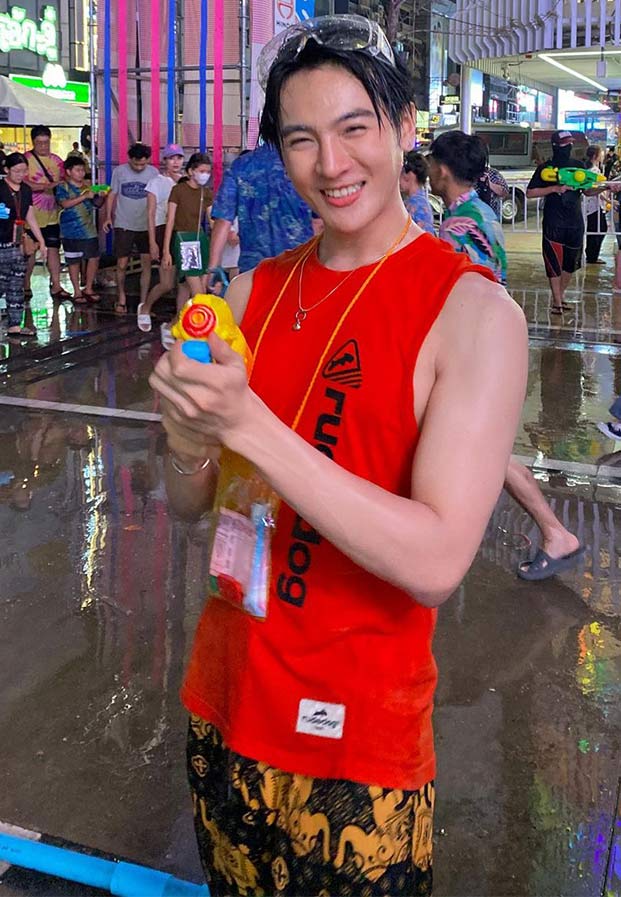 Champ Chatthong เน็ตไอดอลหนุ่มหน้าหวาน ผิวออร่าพุ่งทะลุจอ