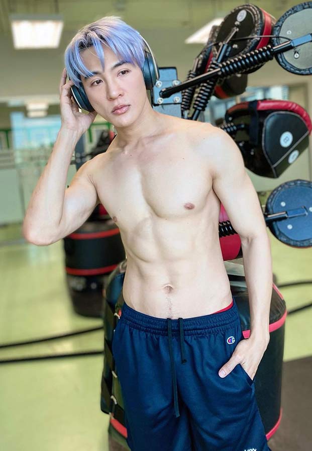 Champ Chatthong เน็ตไอดอลหนุ่มหน้าหวาน ผิวออร่าพุ่งทะลุจอ