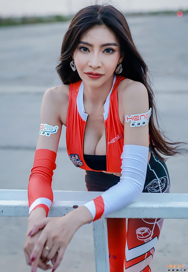 Puinun Limpamanoch สาวหุ่นเอ็กซ์ อกอลังการ รอยสักสุดเร้าใจ