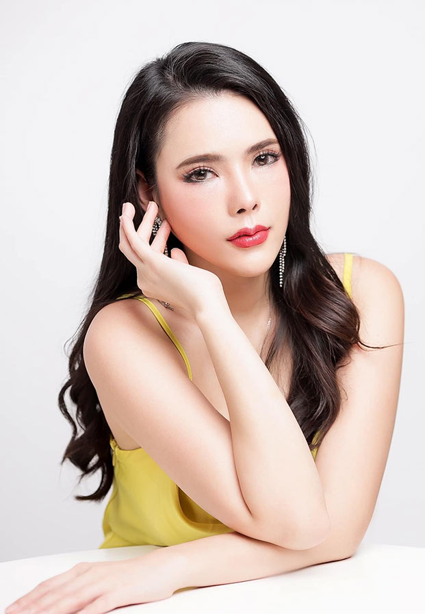 Lay Sukanya เปิดวาร์ป สาวสวย ไฟคู่หน้าสุดเน้น