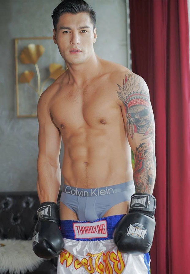 โอม จิระพงษ์ แจกวาร์ป นายแบบสายนักกล้ามส เร้าใจ แซ่บเว่อร์