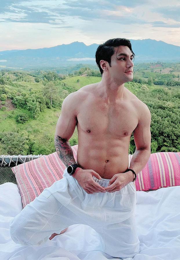 โอม จิระพงษ์ แจกวาร์ป นายแบบสายนักกล้ามส เร้าใจ แซ่บเว่อร์