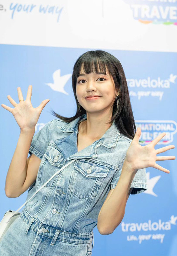 พลอย พลอยไพลิน สาวน้อยอารมณ์ดี YouTuber ชื่อดัง