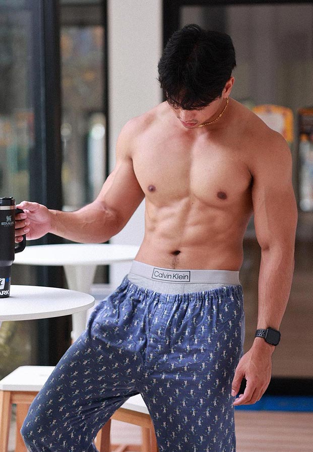 Yuttakiat Wongsit เปิดวาร์ป หนุ่มหล่อกล้ามสุดแน่น เร้าใจเกินต้าน