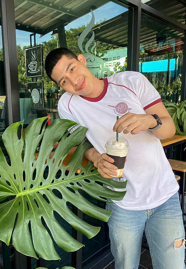 Arthur แจกวาร์ปพ่อหนุ่มหล่อหุ่นหมี พกความแน่นตุงเต็มตา