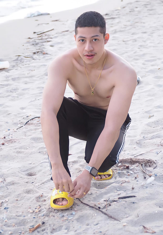 Arthur แจกวาร์ปพ่อหนุ่มหล่อหุ่นหมี พกความแน่นตุงเต็มตา