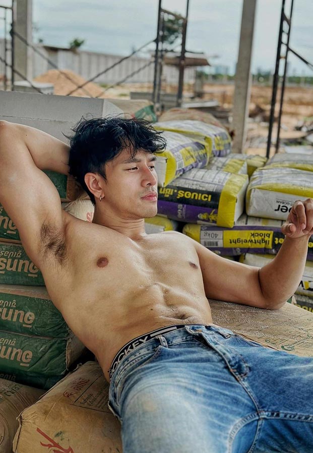 Top Sitthichok แจกวาร์ปหนุ่มหล่อกล้ามแน่น พกความตุง ใหญ่เต็มตา