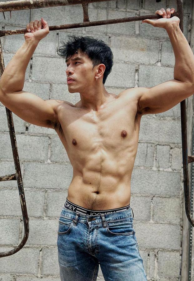 Top Sitthichok แจกวาร์ปหนุ่มหล่อกล้ามแน่น พกความตุง ใหญ่เต็มตา