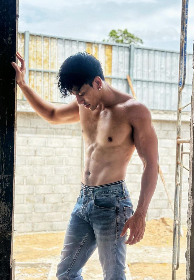 Top Sitthichok แจกวาร์ปหนุ่มหล่อกล้ามแน่น พกความตุง ใหญ่เต็มตา