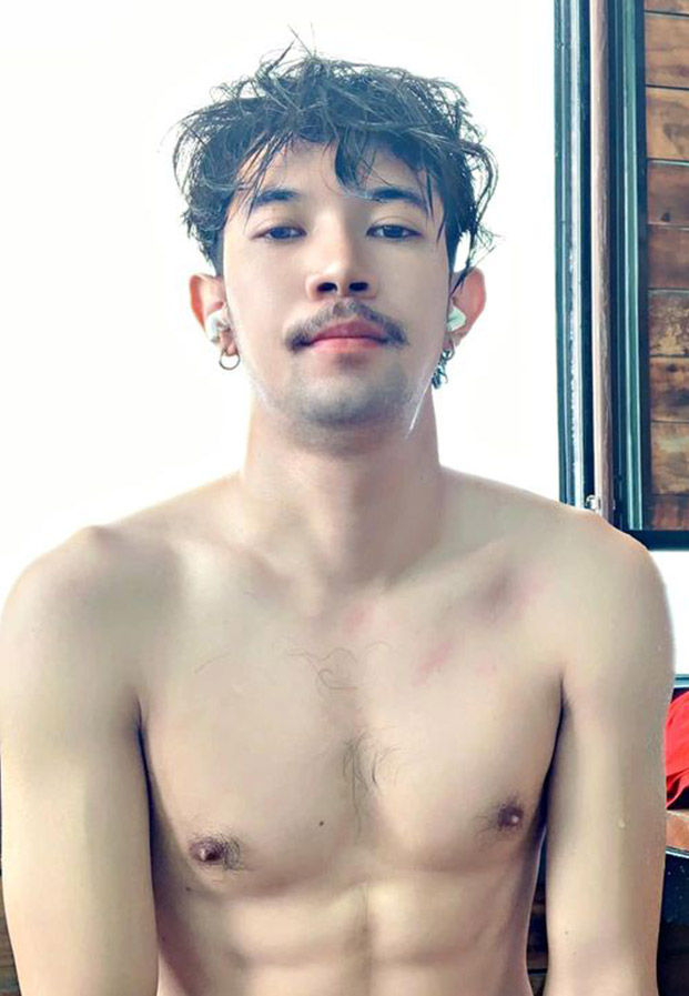 Sitthipong Tiangnga แจกวาร์ปหนุ่มหล่องานดี พกบ้องข้าวหลามใหญ่