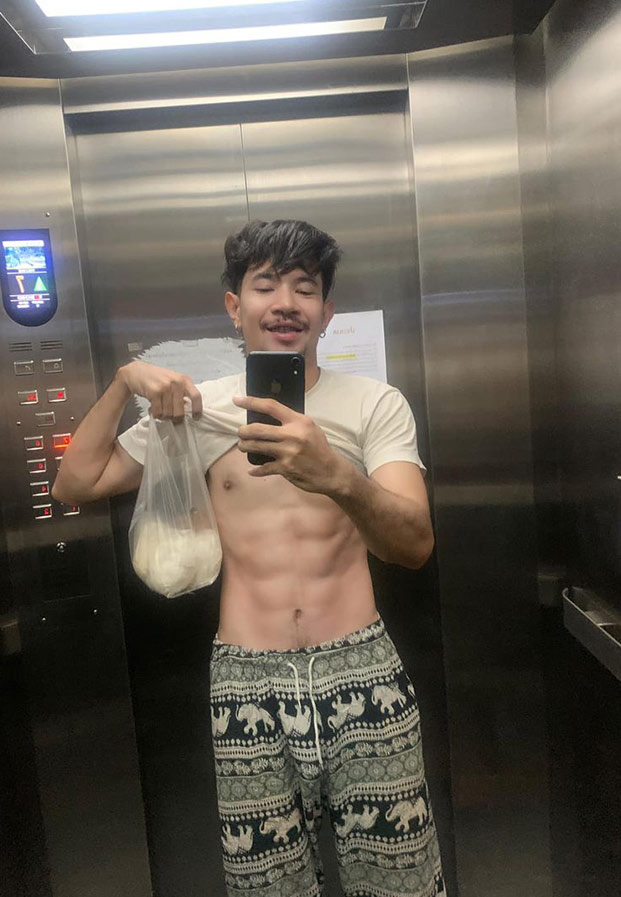Sitthipong Tiangnga แจกวาร์ปหนุ่มหล่องานดี พกบ้องข้าวหลามใหญ่