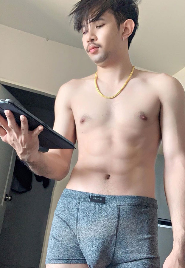 Sitthipong Tiangnga แจกวาร์ปหนุ่มหล่องานดี พกบ้องข้าวหลามใหญ่