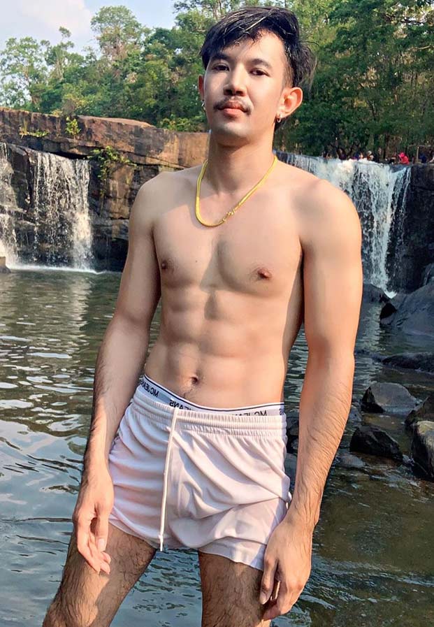 Sitthipong Tiangnga แจกวาร์ปหนุ่มหล่องานดี พกบ้องข้าวหลามใหญ่