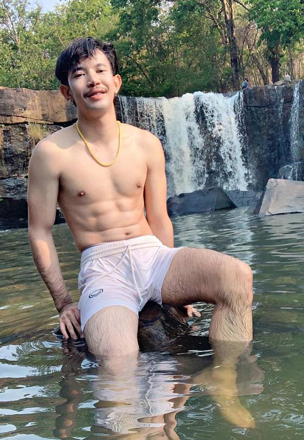 Sitthipong Tiangnga แจกวาร์ปหนุ่มหล่องานดี พกบ้องข้าวหลามใหญ่